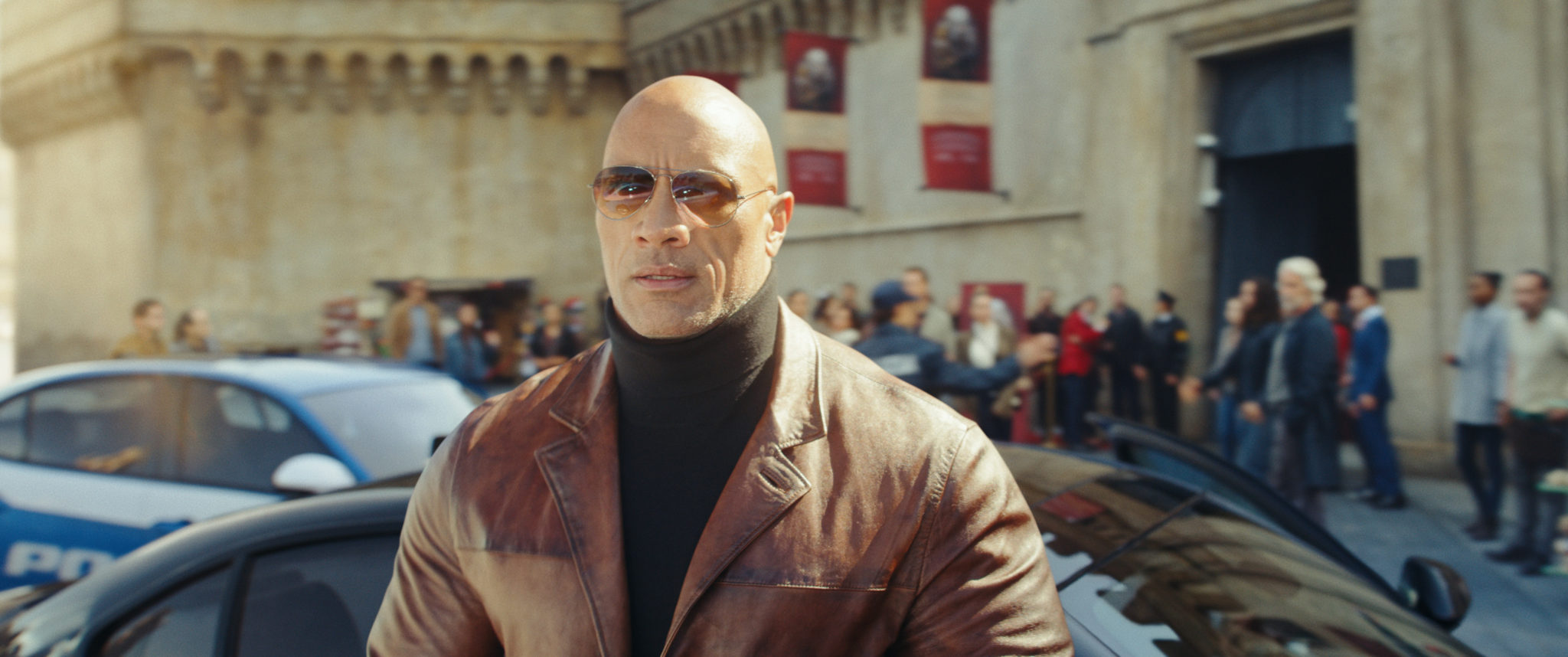 Red Notice Trailer Has Dwayne Johnson and Ryan Reynolds on the Hunt for ...